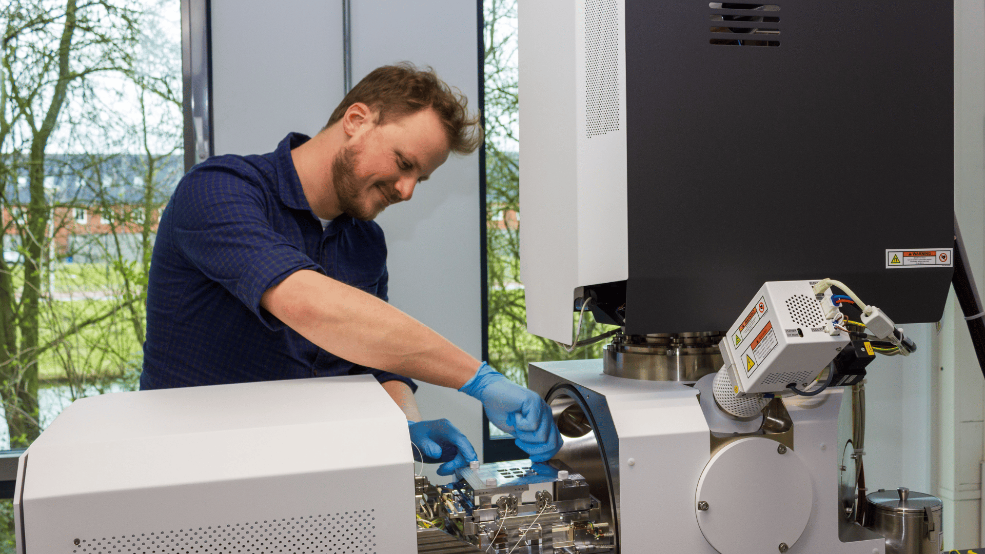 FAST-EM | Ultra-fast automated multibeam electron microscope